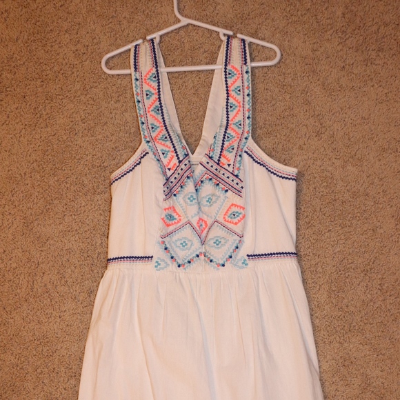 American Eagle Outfitters | Dresses | White Dress With Back Cutouts And ...